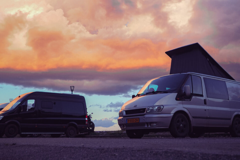 Wonen in een camper-community in Griekenland - Mountainreporters