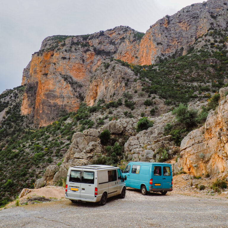 Wonen in een camper-community in Griekenland - Mountainreporters