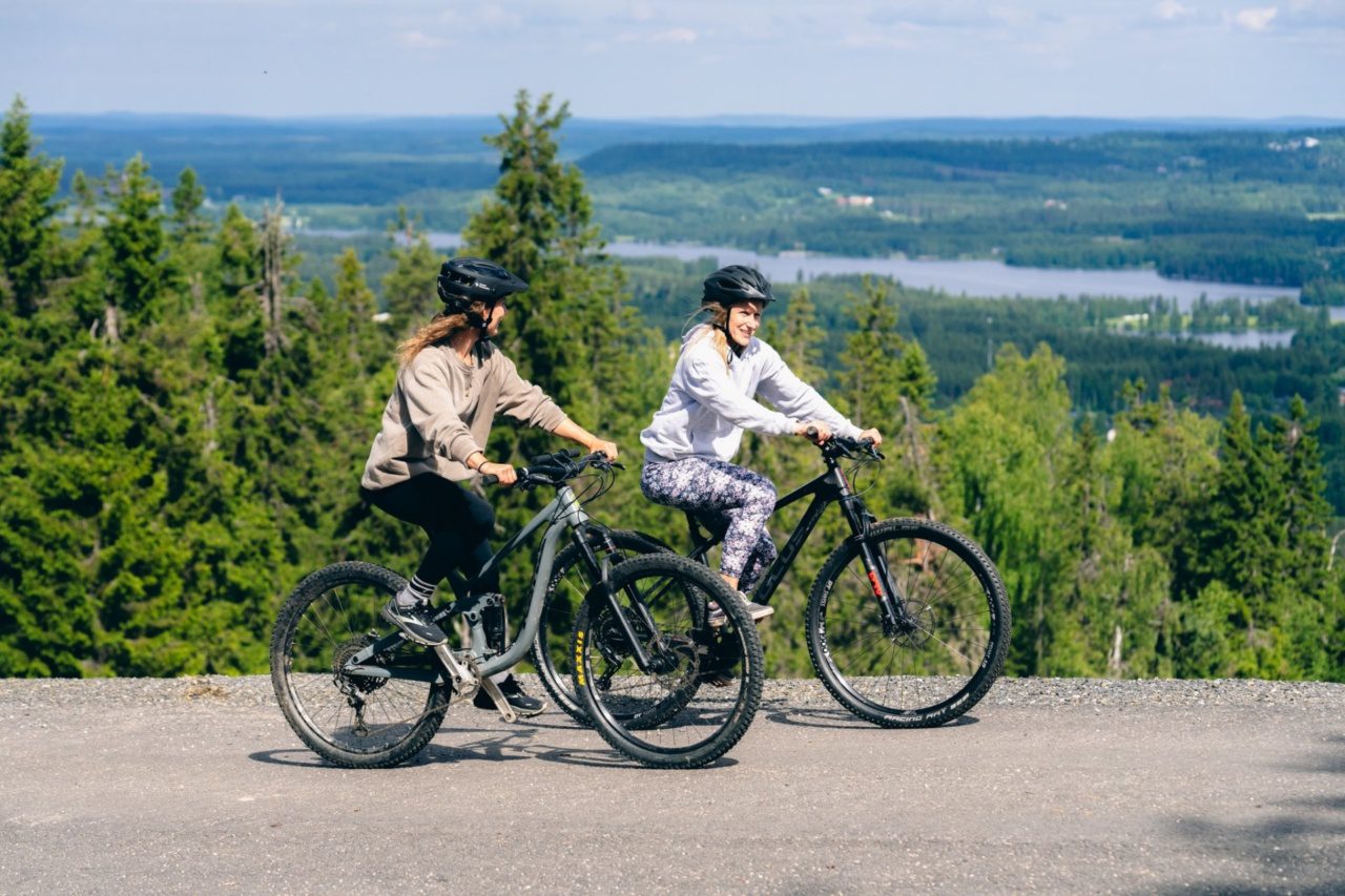 Verliefd op de Finse natuur? Dan móet je deze zomer naar Vuokatti ...