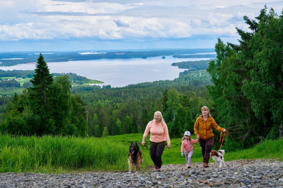 Verliefd op de Finse natuur? Dan móet je deze zomer naar Vuokatti ...